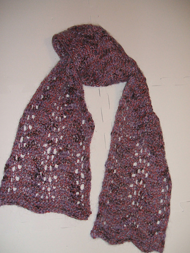 Ravelry: ONE-SKEIN SCALLOP SCARF pattern by Karen Walker