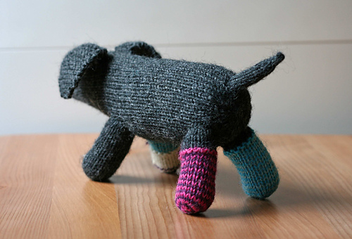 Ravelry: Little Black Dog pattern by SuviKnits