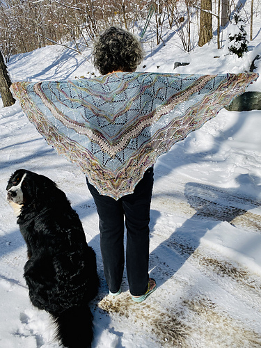 Ravelry: Curved Triangle Shawl pattern by Iris Schreier