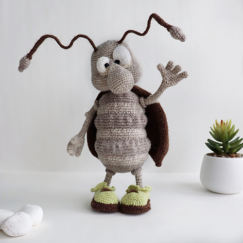 Ravelry: Cockroach pattern by Svetlana Malyarik