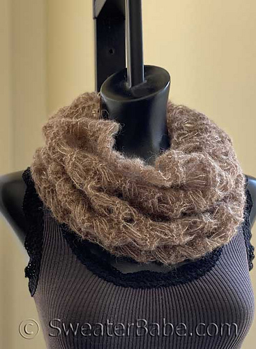 Ravelry: #326 Aria Cowl pattern by SweaterBabe