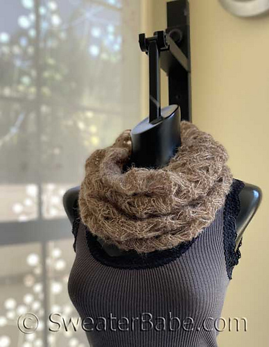 Ravelry: #326 Aria Cowl pattern by SweaterBabe