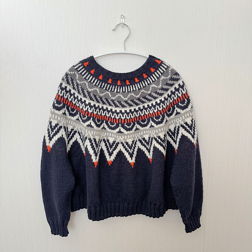 Ravelry: Large Triangle Pullover with a Wide Fit pattern by hitomi sawada