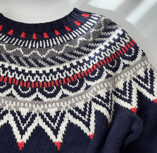 Ravelry: Large Triangle Pullover with a Wide Fit pattern by hitomi sawada