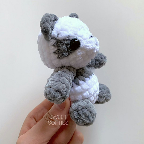 Ravelry: Pocket Panda pattern by Sweet Softies