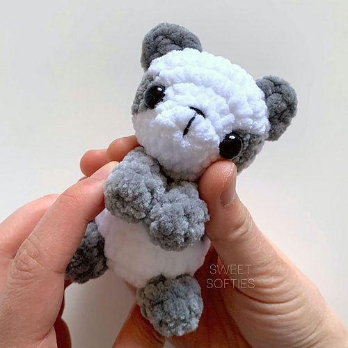 Ravelry: Pocket Panda pattern by Sweet Softies