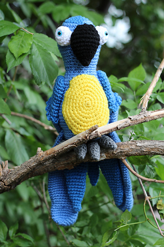 Ravelry: Parrot - Scarlet Macaw pattern by TBoutiqueCritters