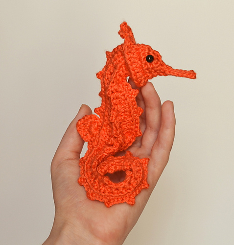 Ravelry: Post-Modern Post-Stitch Seahorse pattern by Terry Finer