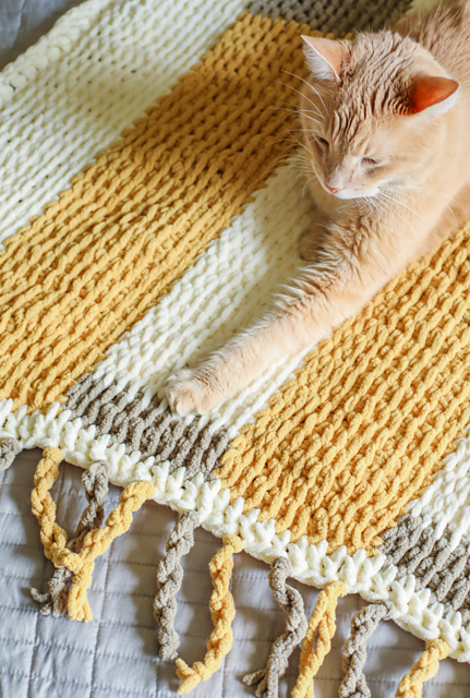 Ravelry: Cat Nap Blanket pattern by Toni Lipsey
