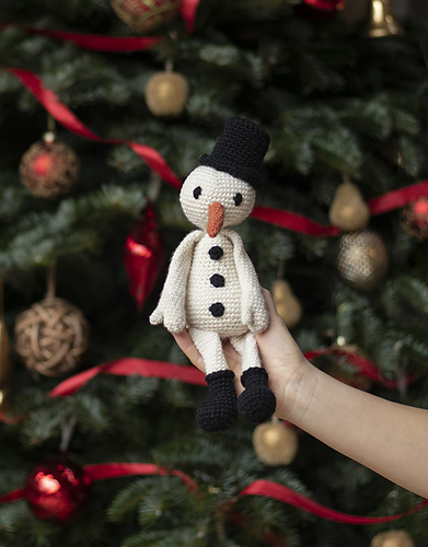 Ravelry: Edgar the Snowman pattern by TOFT UK