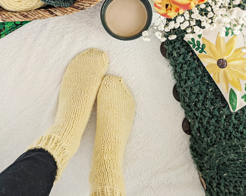 Ravelry: Simple Cabin Socks pattern by Dayna Dyer