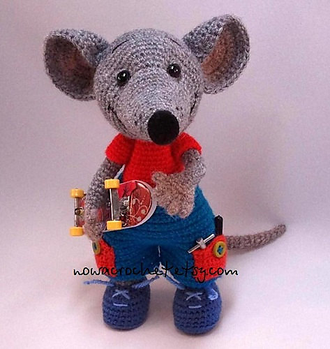 Ravelry: Rat Mirko pattern by Tamara Nowack