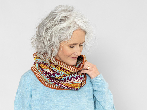Ravelry: Retro Modern Cowl pattern by Tanis Gray
