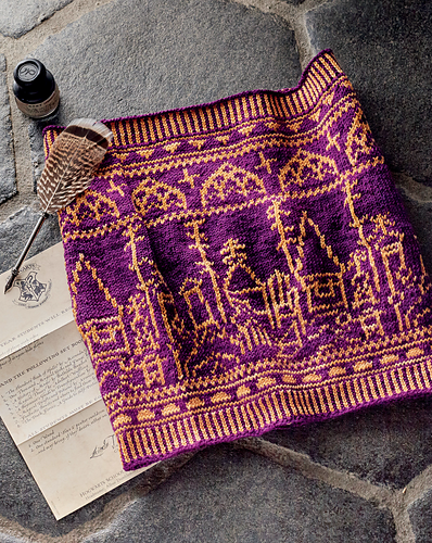 Ravelry: Hogwarts Castle Cowl pattern by Cassandra Cruikshank