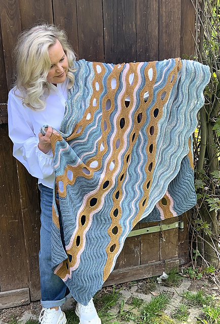 Ravelry: Classic Oregon Shawl pattern by Tanja Franz