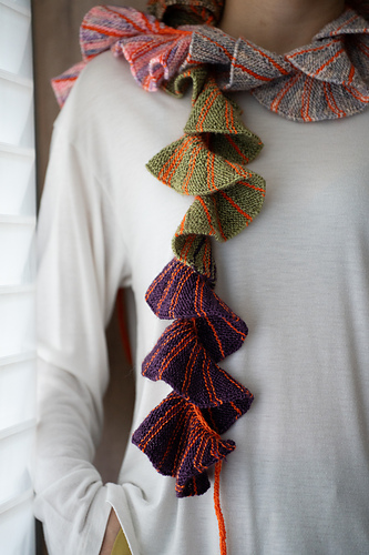 Ravelry: Helix Scarf pattern by Tankknit
