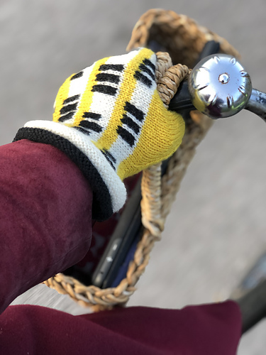 Ravelry: Vanten Tvären , Stav & Romb pattern by Tant Mian