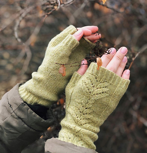 Ravelry: Hop Cone Mitts pattern by Maria Tarasova