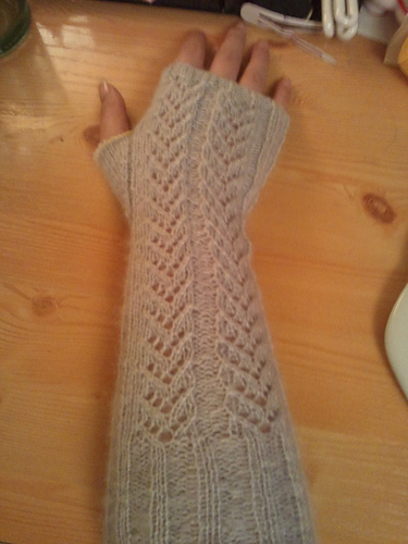 Ravelry: Arrow Caricias pattern by Alejandra Gimeno Balcells