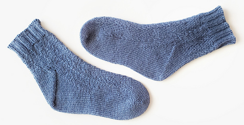 Ravelry: Rendling Socks pattern by Taylor MacPherson