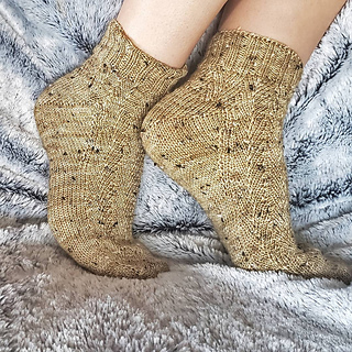 Ravelry: Rendling Socks pattern by Taylor MacPherson