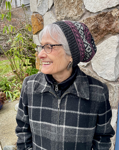 Ravelry: 214-65 Holly Jolly Hat pattern by DROPS design