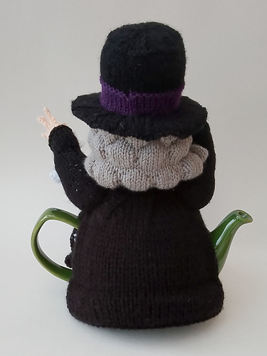 Ravelry: Bah Humbug Tea Cosy pattern by Susan Cowper