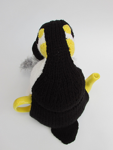 Ravelry: Emperor Penguin Tea Cosy pattern by Susan Cowper