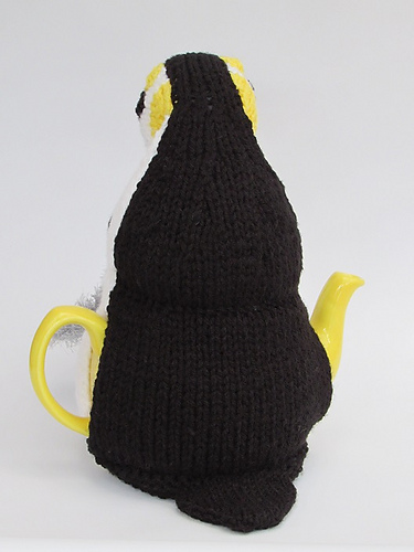 Ravelry: Emperor Penguin Tea Cosy pattern by Susan Cowper