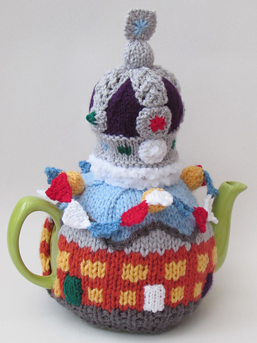 Ravelry: Royal Street Party Tea Cosy pattern by Suzy Cowper