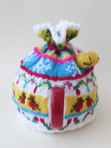 Ravelry: Fair Isle Jingle Bells Christmas Tea Cosy pattern by Suzy Cowper