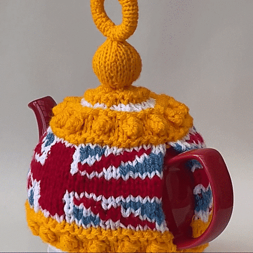 Ravelry: Union Jack Tea Cosy pattern by Suzy Cowper