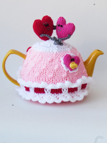Ravelry: In Love Hearts Tea Cosy pattern by Susan Cowper