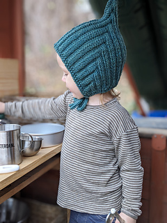 Ravelry: Little Seedpod Hat pattern by Teal Larsen