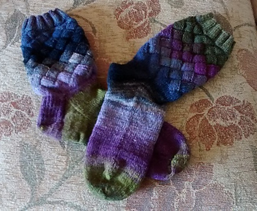 Ravelry: buttercupia: Noro Entrelac Socks pattern by Jamie Fritz