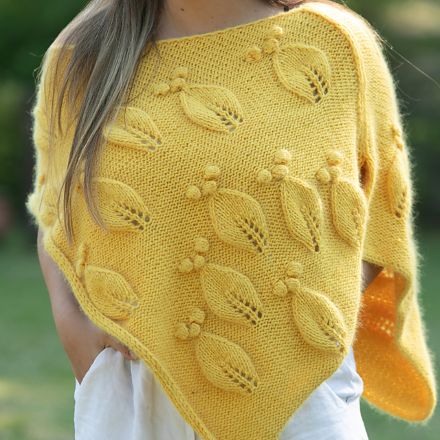 Ravelry: Poncho con hojas pattern by Maria Lucila Cavanagh