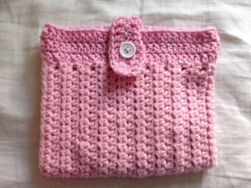 Ravelry: iPod and earbud travel case pattern by Tess Tortorella