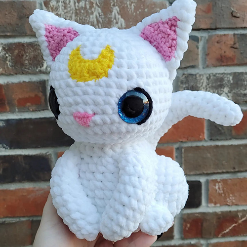 Ravelry: Magical Moon Cats pattern by Dani Smith