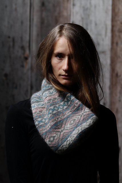 Ravelry: Saligna Cowl pattern by Catherine Rein