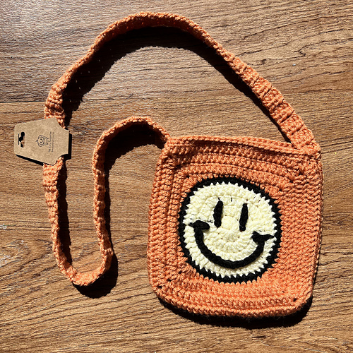 Ravelry: Mini Smiley Face Crossbody Bag pattern by Jocelyn Koury
