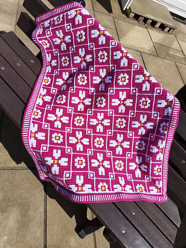 Ravelry: Daisy Lattice pattern by Pippa Everett