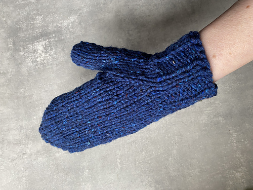 Ravelry: Brandon Peak Mittens pattern by Ciara Doyle