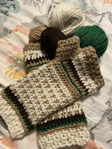 Ravelry: UTUNEITO Fingerless Mitts pattern by The Floral Hook