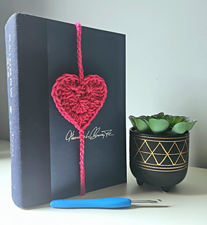 Ravelry: Heart Bookmark for Advanced Beginners pattern by The Michigan Paw