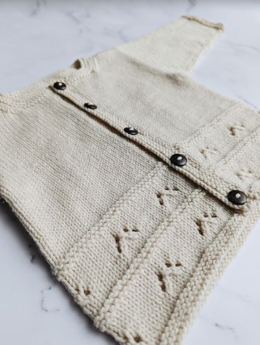 Ravelry: Chatsworth cardigan pattern by The Old Horizon