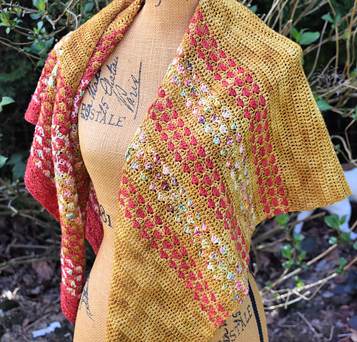 Ravelry: Moonwake Shawl pattern by Rachy Newin