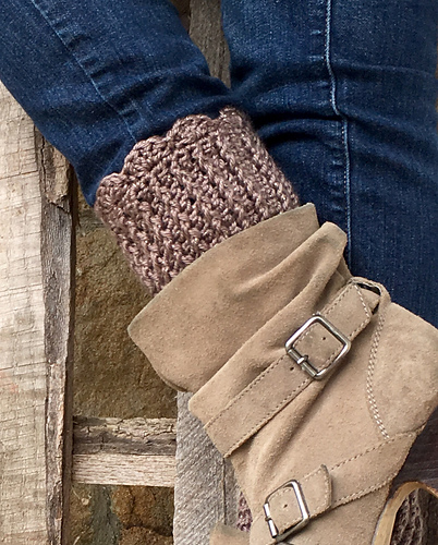 Ravelry: Sweet Scallops Boot Cuffs pattern by Haute Kippy by Bethany Sypolt