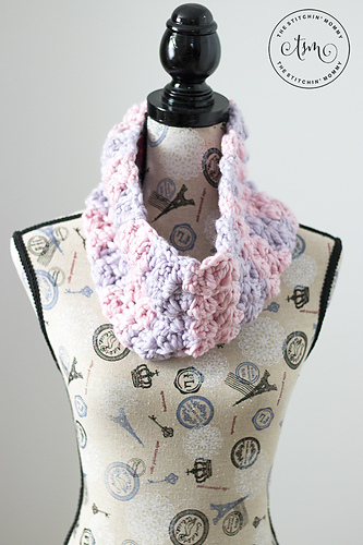 Ravelry: The Lola Cowl pattern by Amy Ramnarine