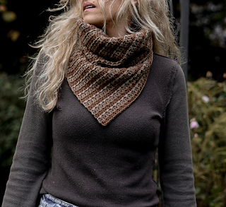 Ravelry: Valia Cowl pattern by Heidi May