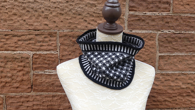 Ravelry: Sanquhar Shepherds Plaid Cowl pattern by Ruth Robinson/The ...